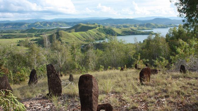 Megalithic Site-Doyo Lama – Trek-Papua